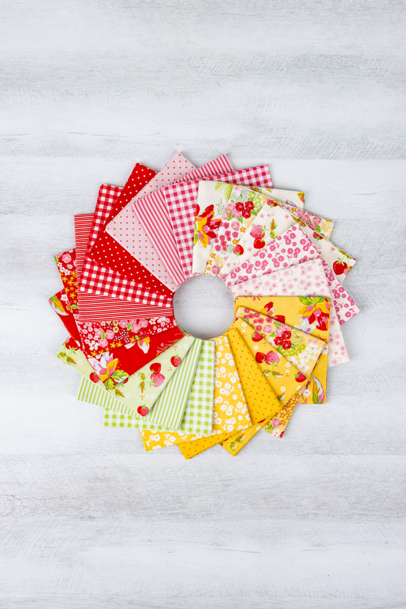 A Simple and Sweet Table Runner with Picnic Florals