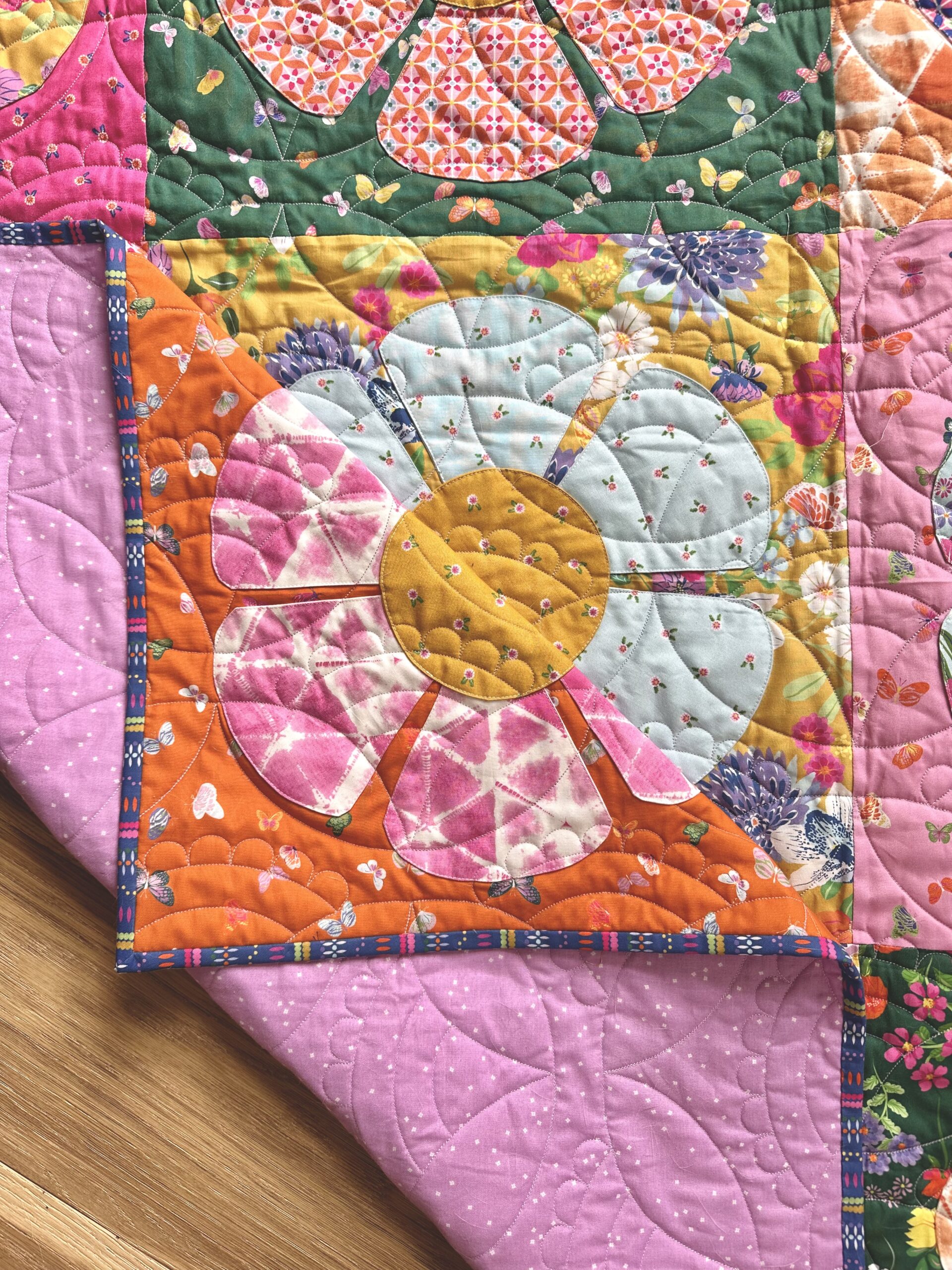 Sara's Retro Daisy Quilt with Splendid!