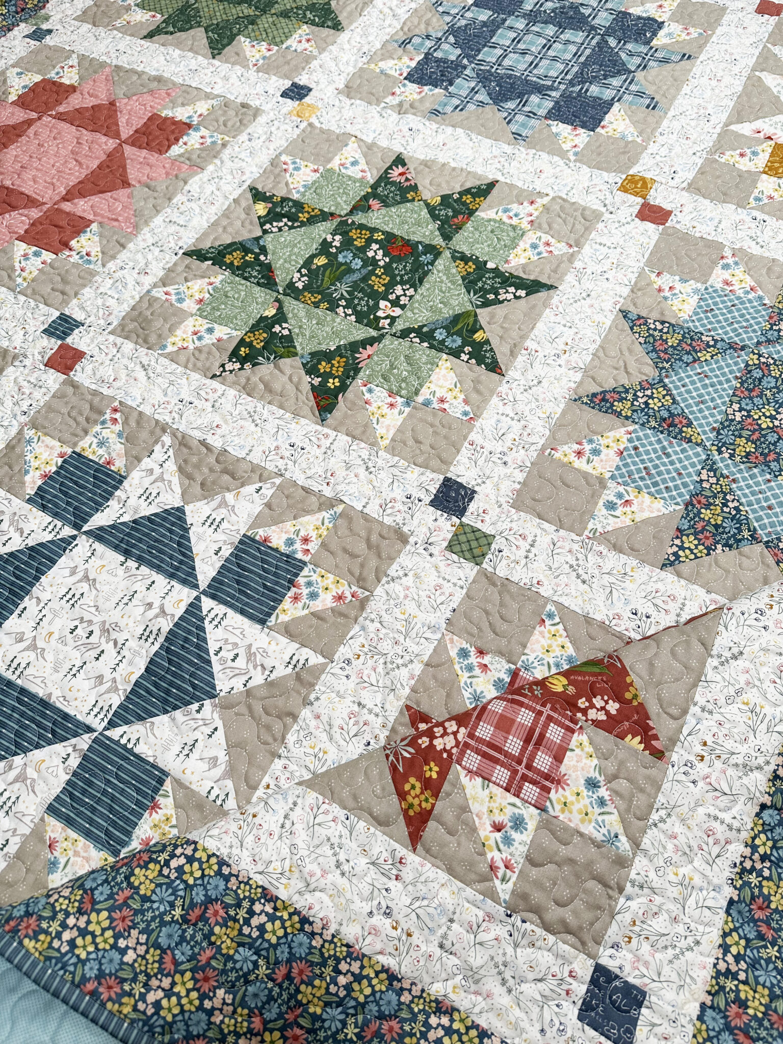 The Sunrise Quilt with Albion by Amy Smart