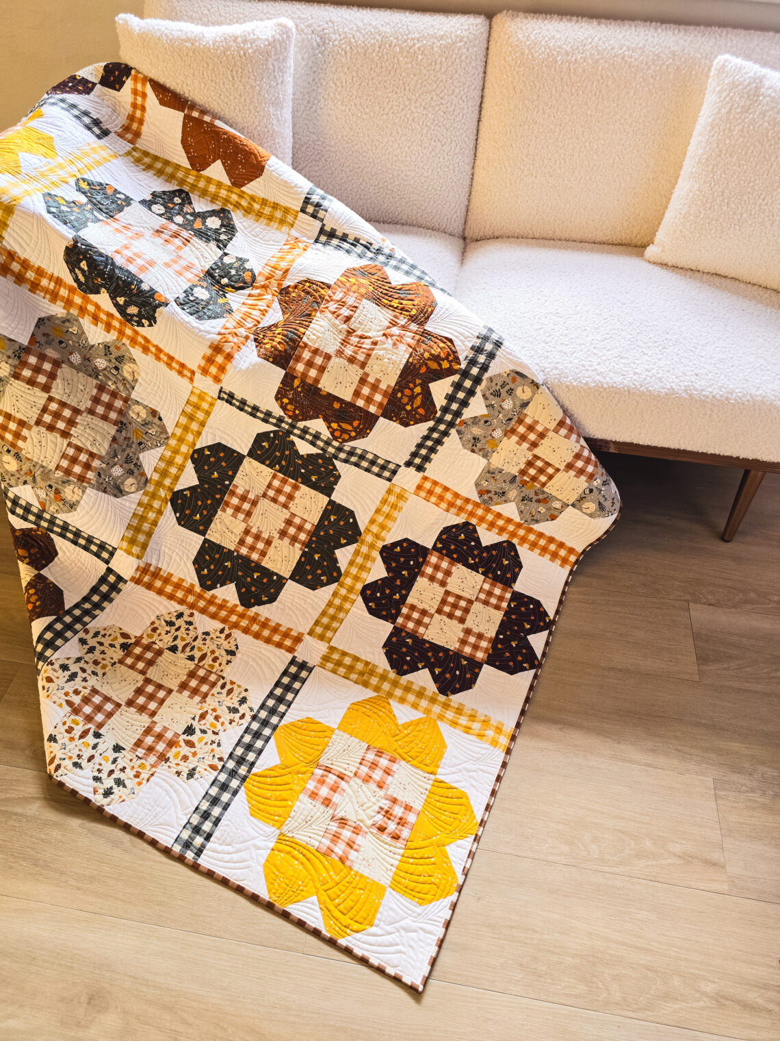 A Cozy Autumn Bloom Quilt with Pumpkin Spice