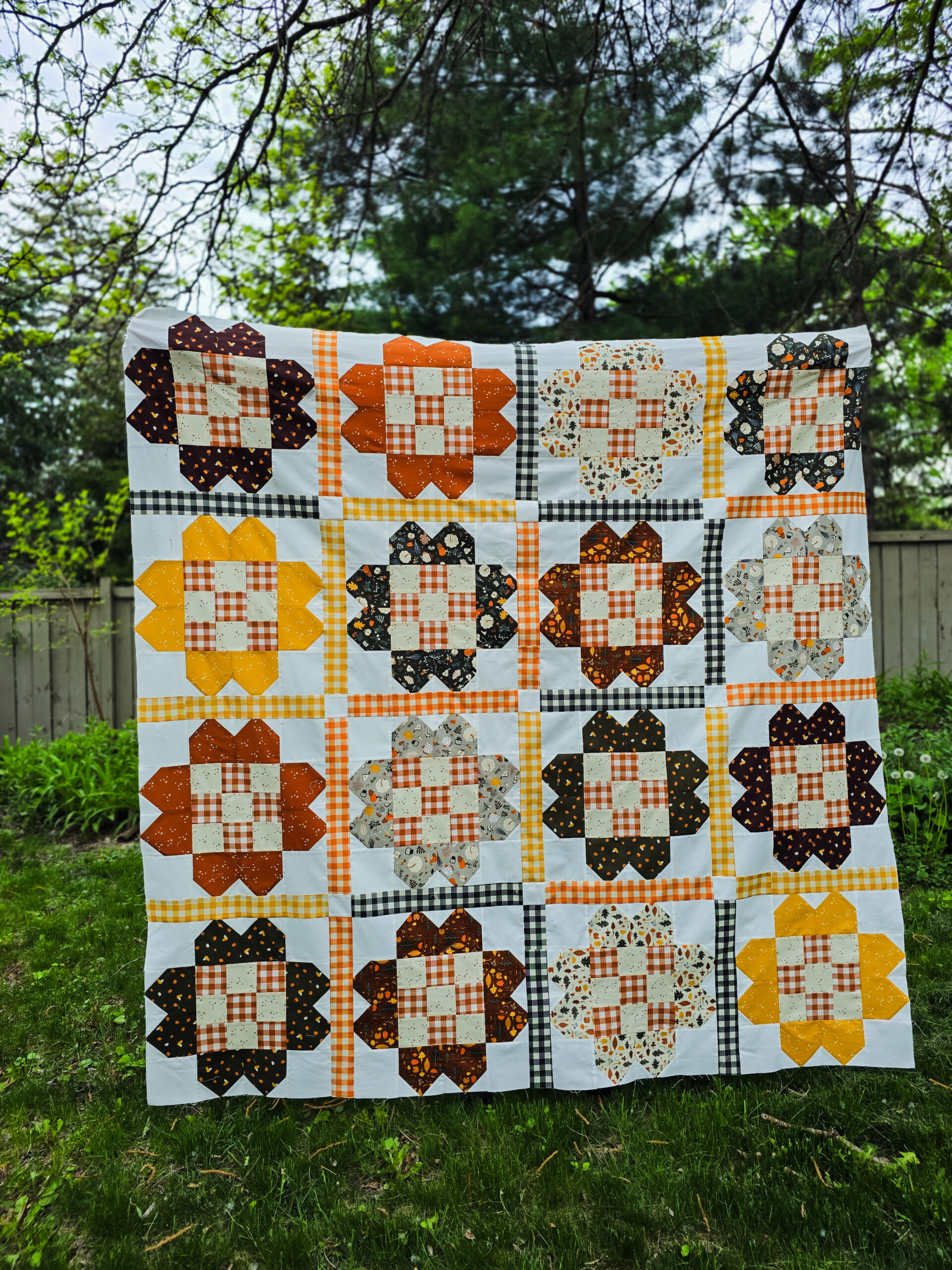 A Cozy Autumn Bloom Quilt with Pumpkin Spice