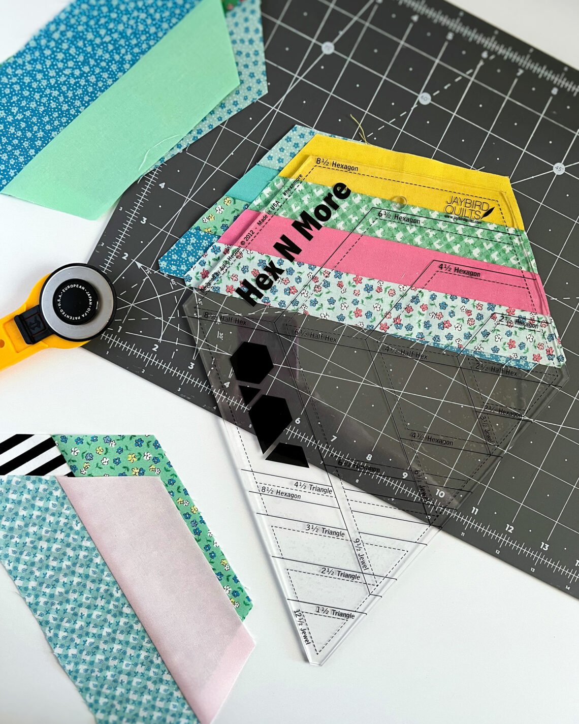 Playtime 30's - Quilt Top + Pillow using Hex N More Ruler