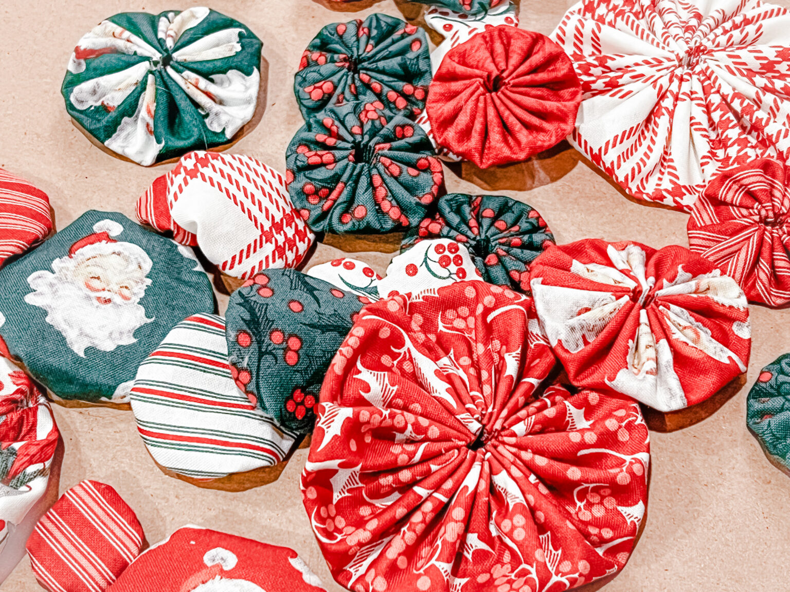7 Handmade Yo-Yo Ornaments with Merry Little Christmas
