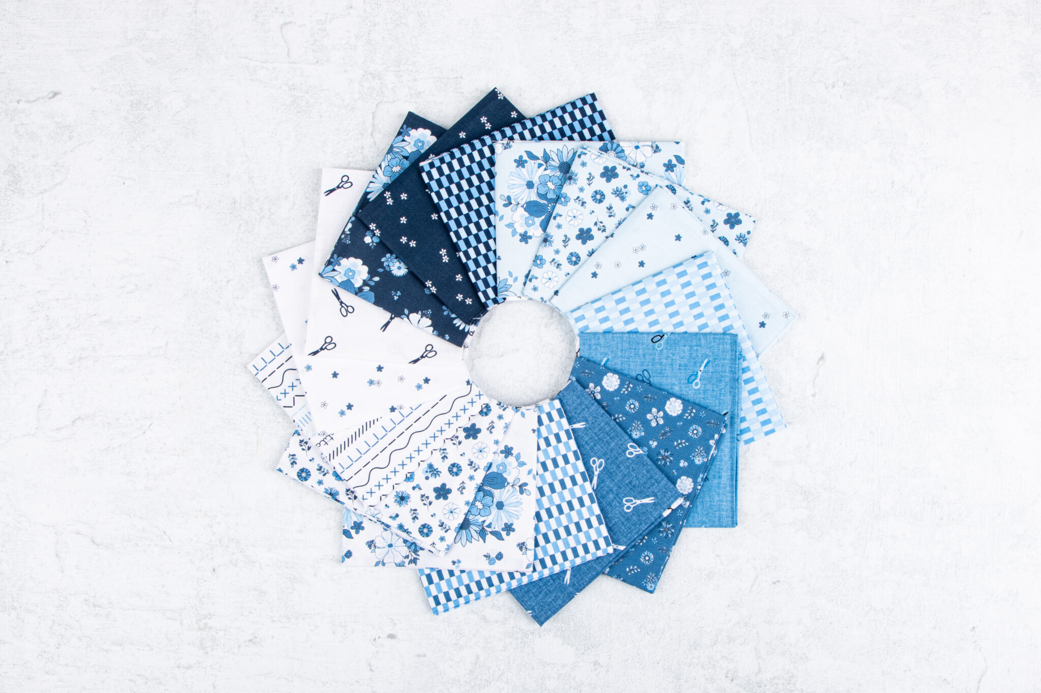 Delightful Mini Quilt: Blue Blooms & Threads