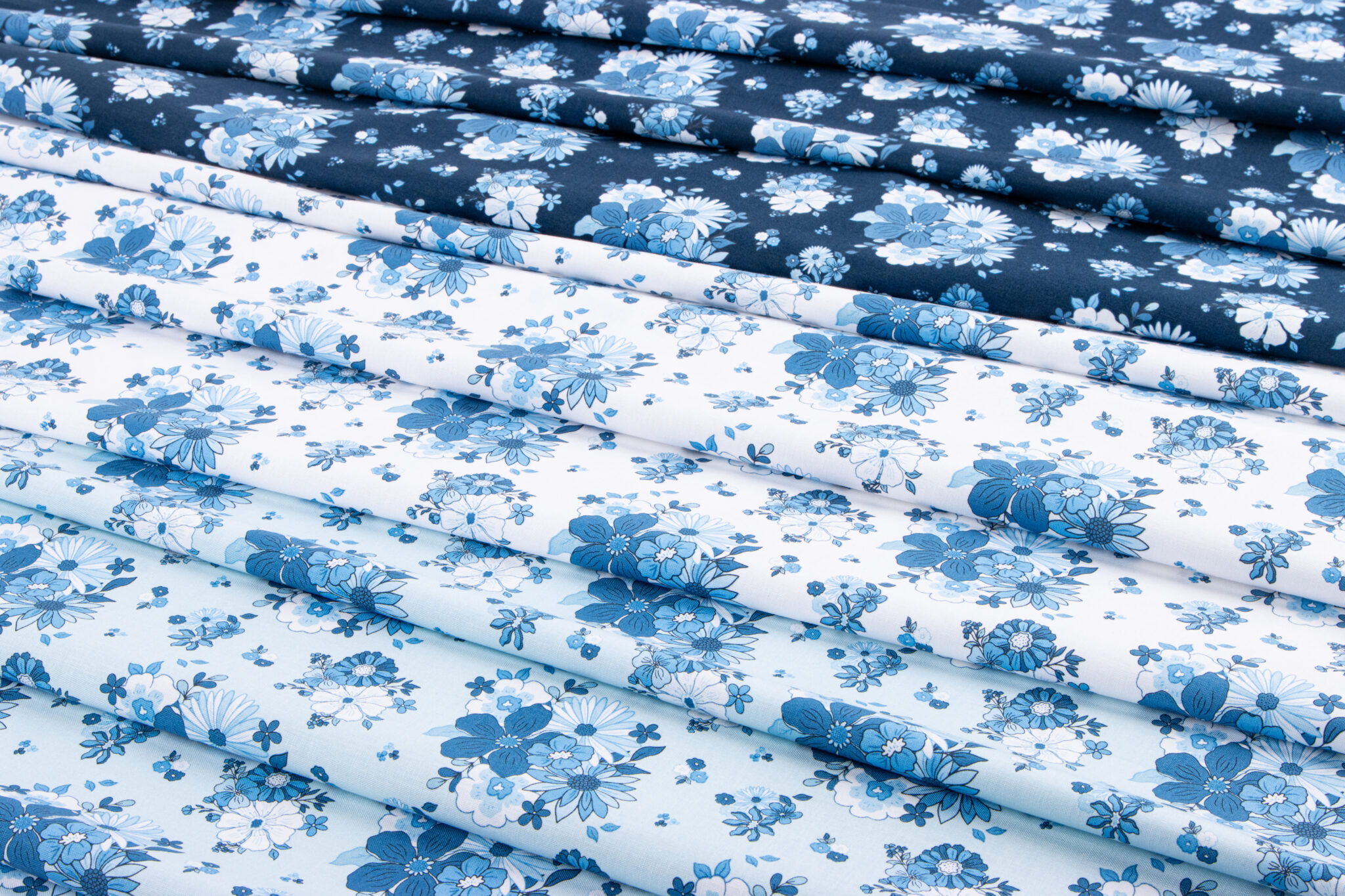 Delightful Mini Quilt: Blue Blooms & Threads