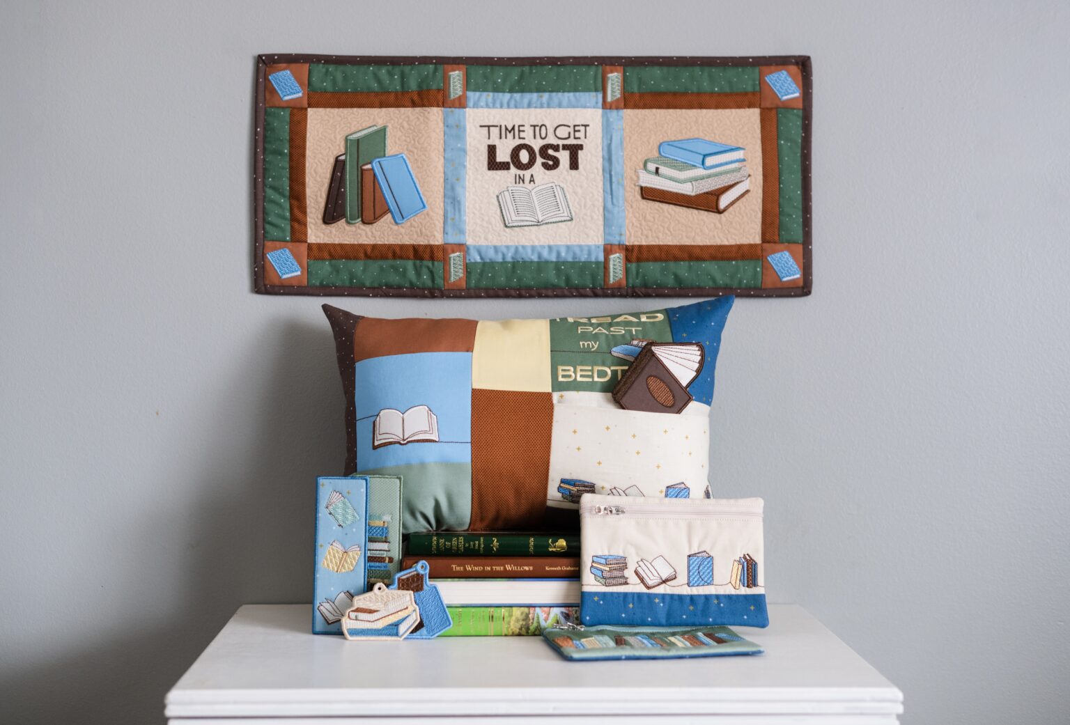 Stitch Your Book Nook USB
